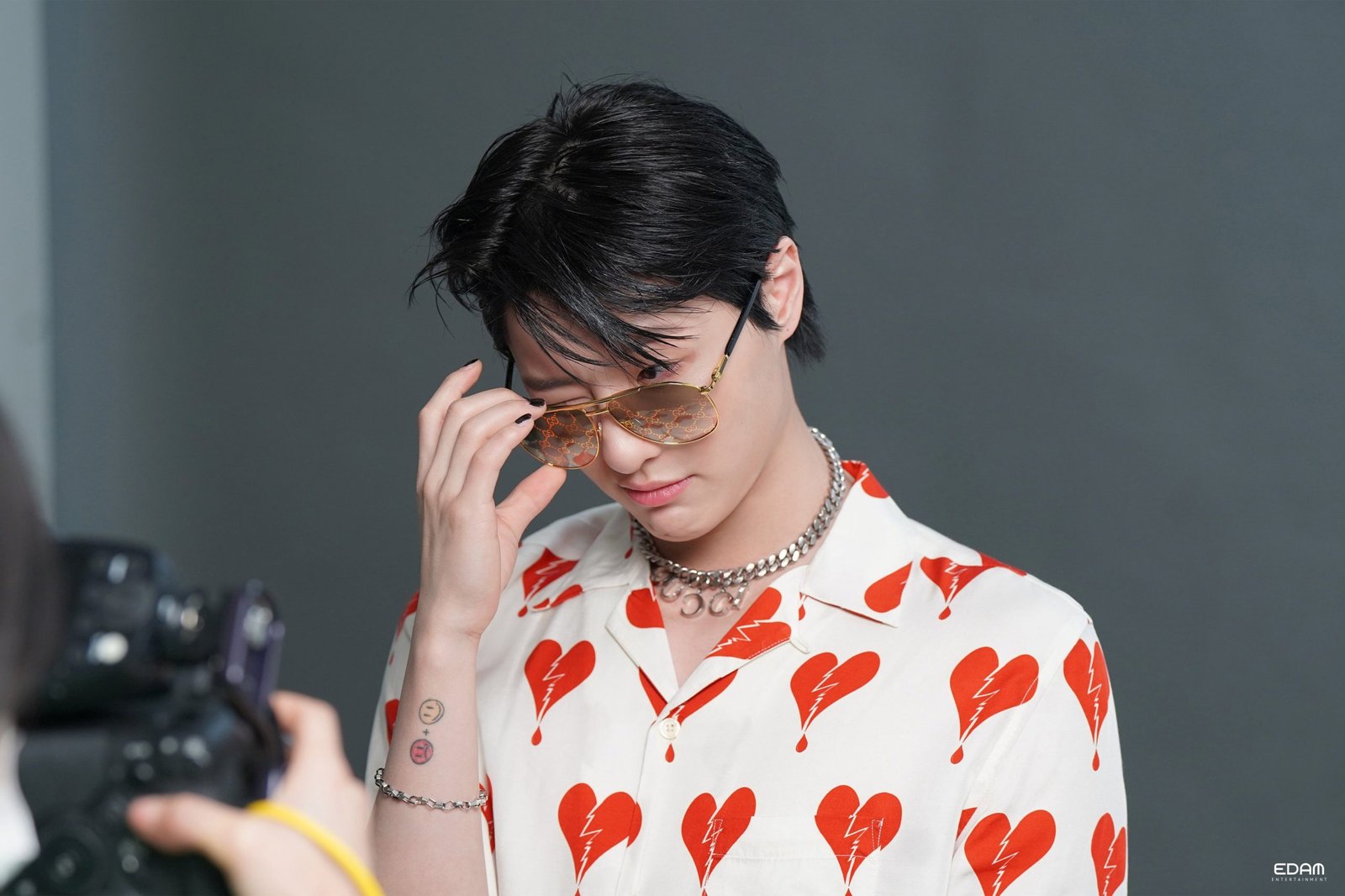 Woodz Sapa MOODZ Indonesia Lewat Greeting Singkat - CoppaMagz